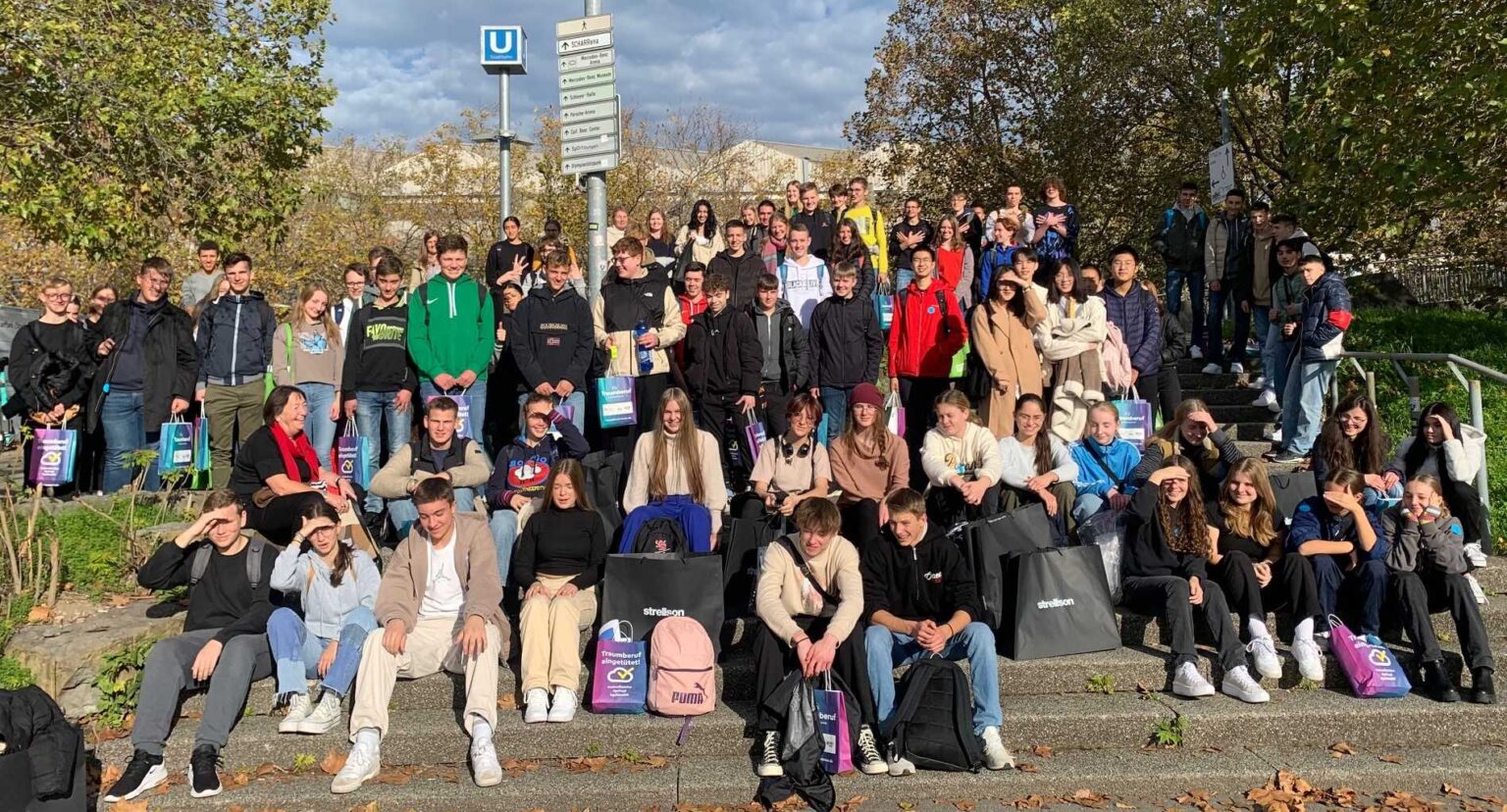 Klassenstufe 10 des JVG auf Berufsmesse in Stuttgart - JVG-Ehingen